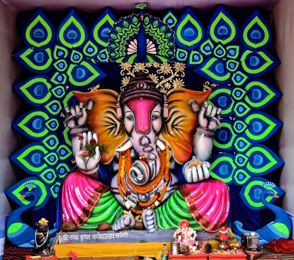 Gorgeous statues of Ganesh ji enshrined in the Tilda-Newra