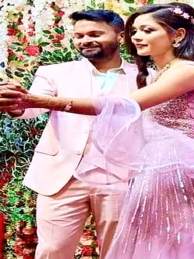 Cricketer Mukesh Kumar Wedding: 'लगावेलू जब लिपिस्टिक' गाने पर इस क्रिकेटर की पत्नी ने मटकाई ...