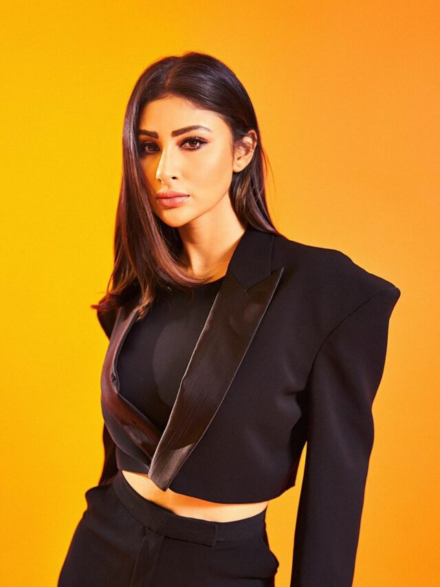 Mouni Roy in Black Outfit: एक्ट्रेस ने ब्लैक आउटफिट में लगाया ग्लैमर का ...